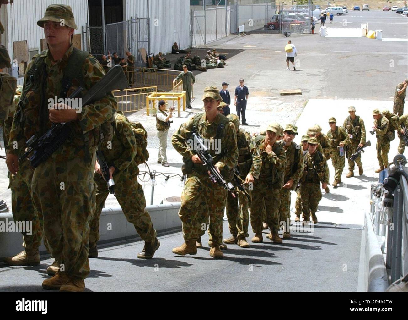 US Navy Soldiers assigned to Charlie Company, Royal Australian Army ...