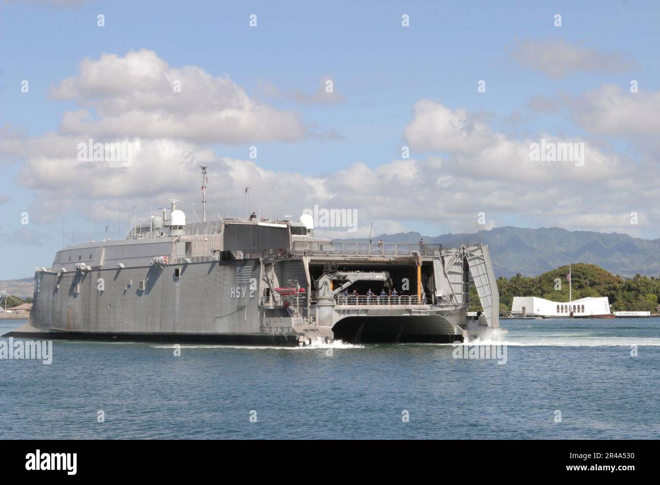 US Navy High Speed Vessel Two HSV-2 Swift shifts berths in Pearl Harbor ...
