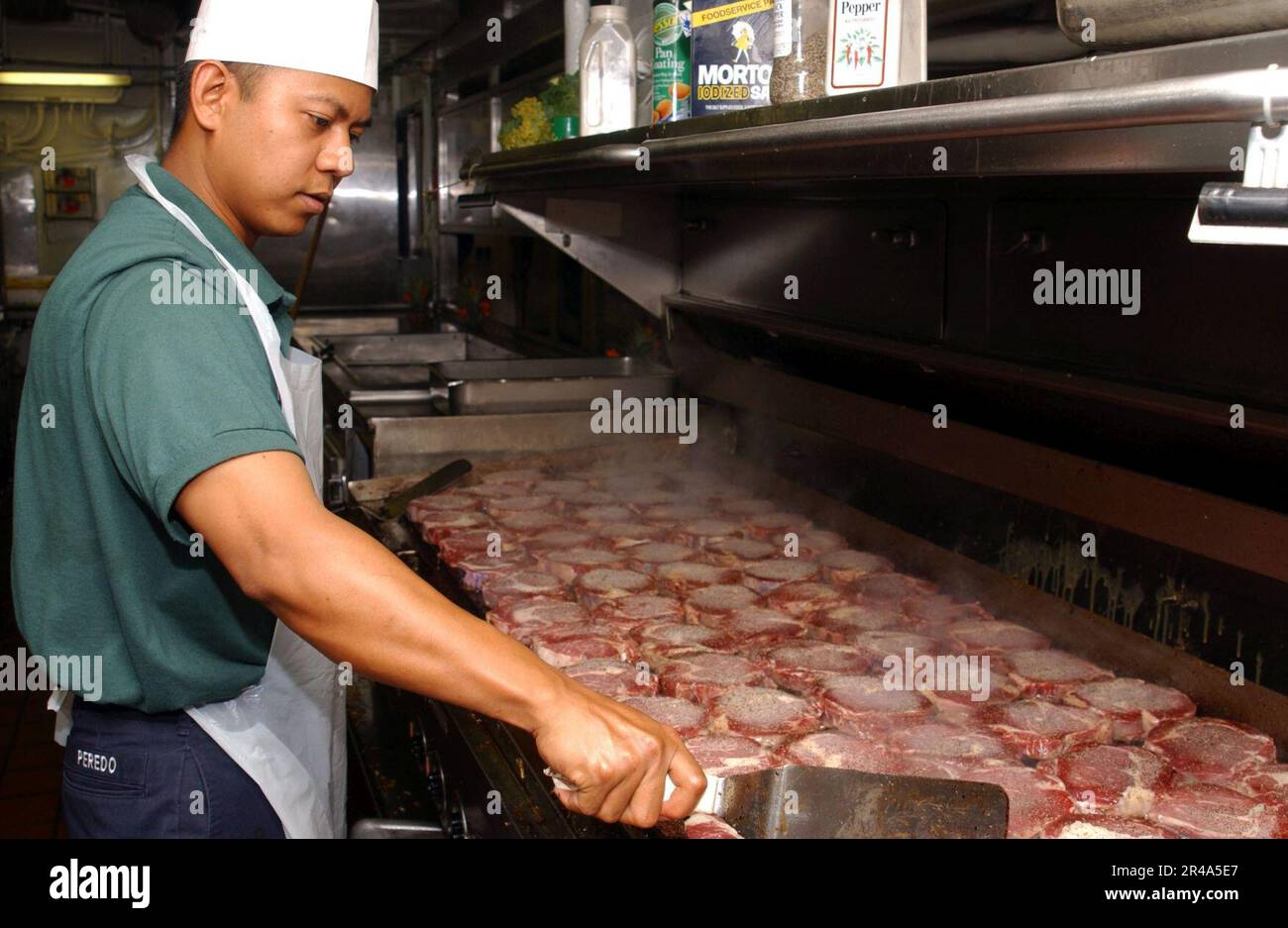 US Navy Culinary Specialist 1st Class grills steak for more than 5000 ...