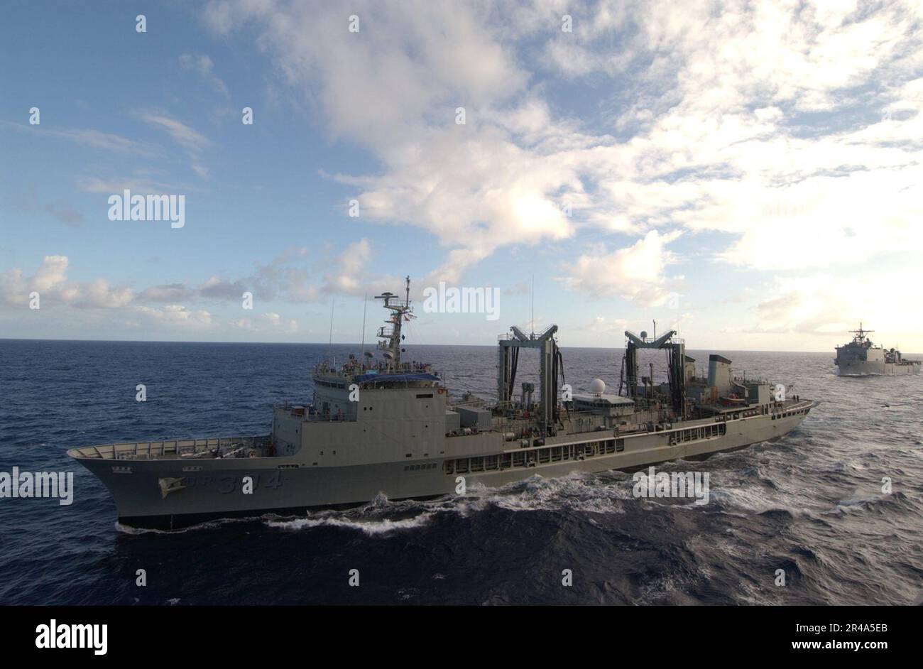 US Navy The amphibious assault ship USS Tarawa (LHA 1) pulls alongside ...