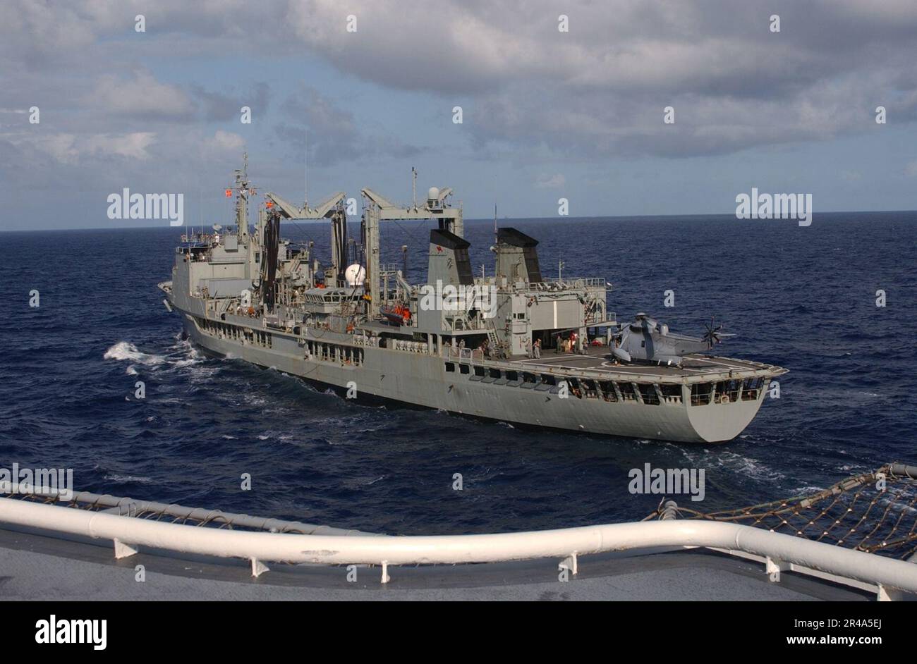 US Navy The amphibious assault ship USS Tarawa (LHA 1) pulls alongside ...
