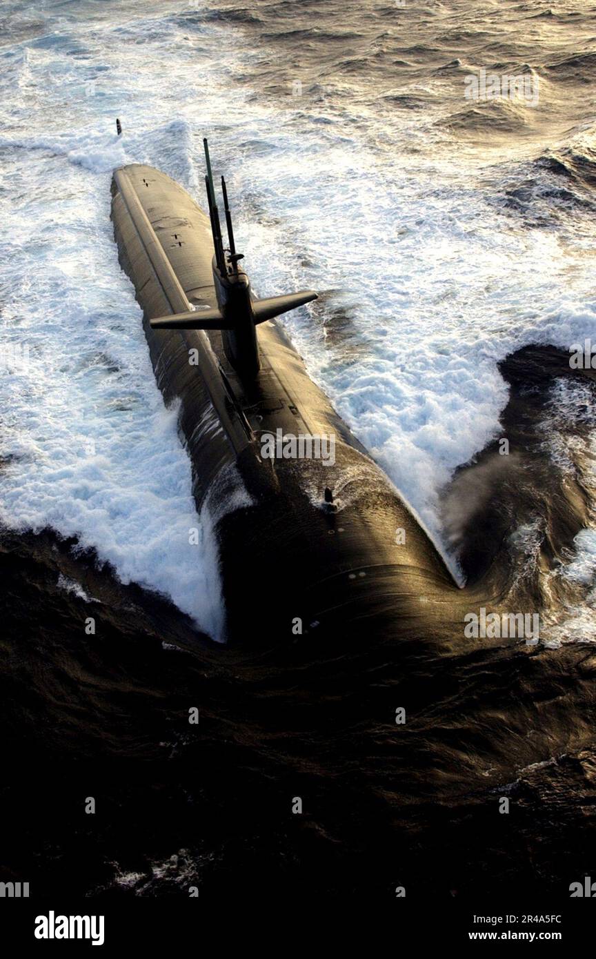 US Navy The Los Angeles-class submarine USS Albuquerque (SSN 706 ...