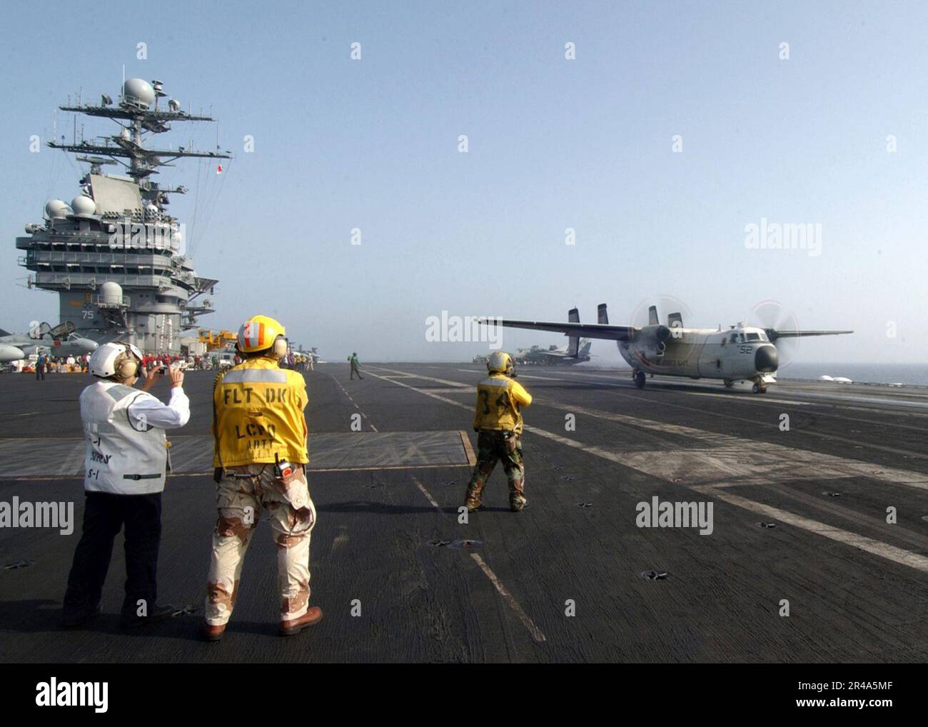 US Navy A C-2 Greyhound assigned to the Rawhides of Fleet Logistics ...