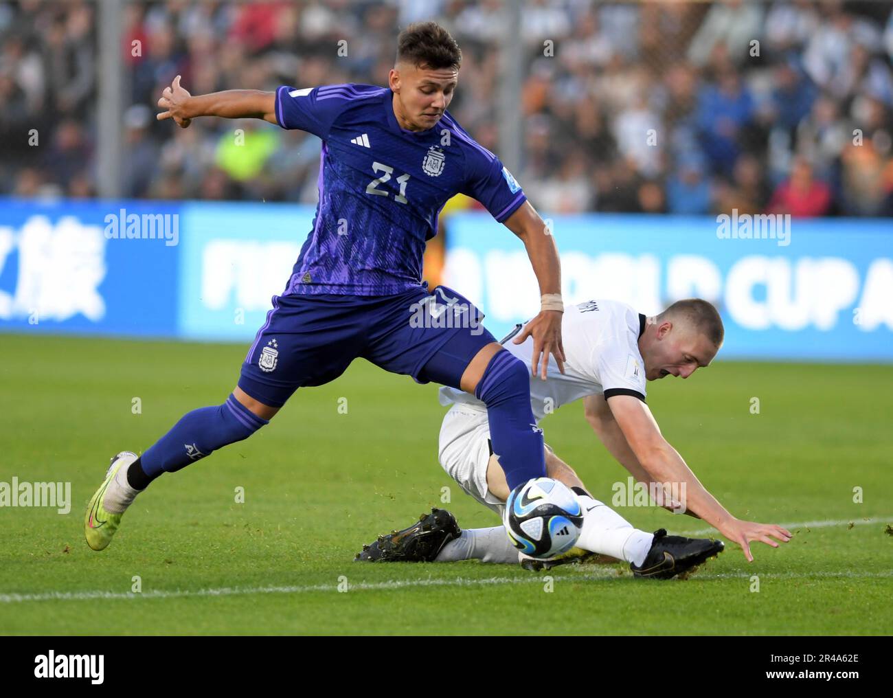 (230527) -- SAN JUAN, May 27, 2023 (Xinhua) -- Ignacio Maestro Puch (L ...