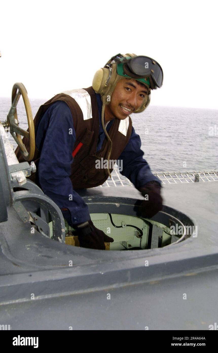 US Navy Aviation Machinist Mate Stock Photo - Alamy