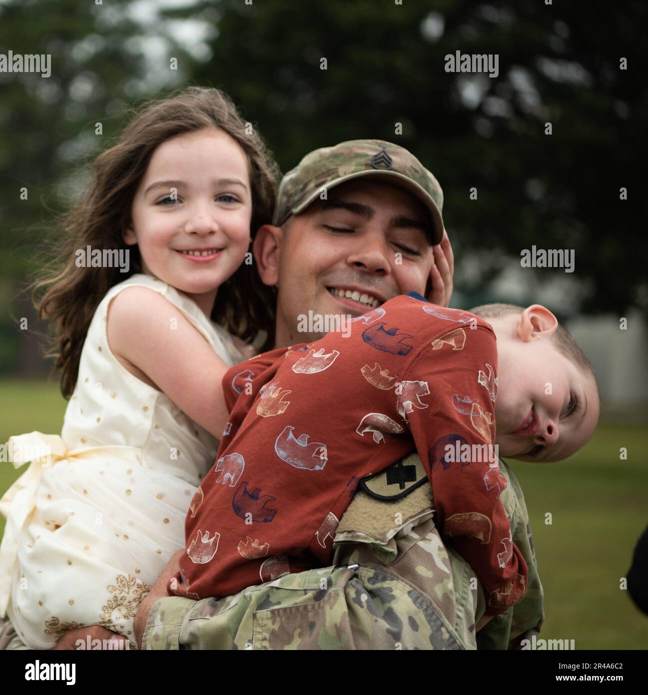 NORTH LITTLE ROCK, Ark. — Sgt. Israel Sanchez holds his daughter ...