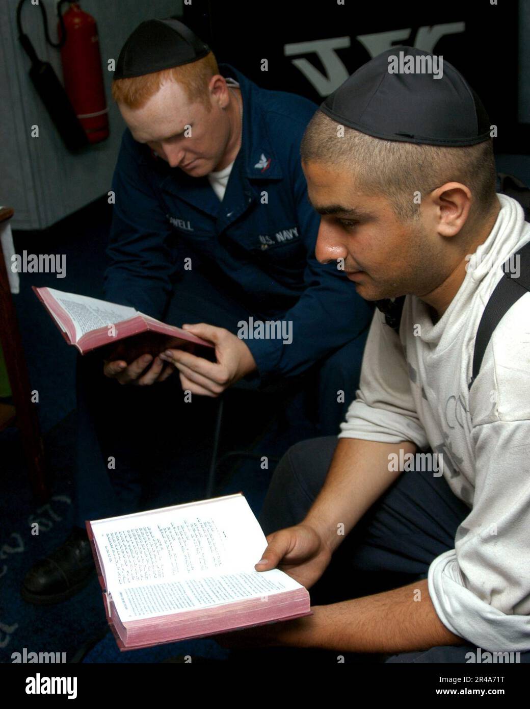 US Navy Aviation Electronic Technician Etan Cohen leads a Jewish prayer ...