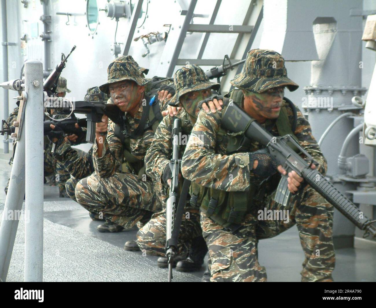 US Navy Members assigned to the Philippine Naval Special Warfare Group ...