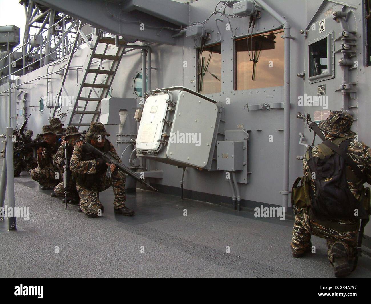 US Navy Members assigned to the Philippine Naval Special Warfare Group ...