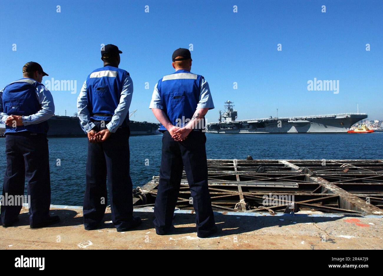 US Navy Line handlers assigned to the aircraft carrier USS Ronald ...