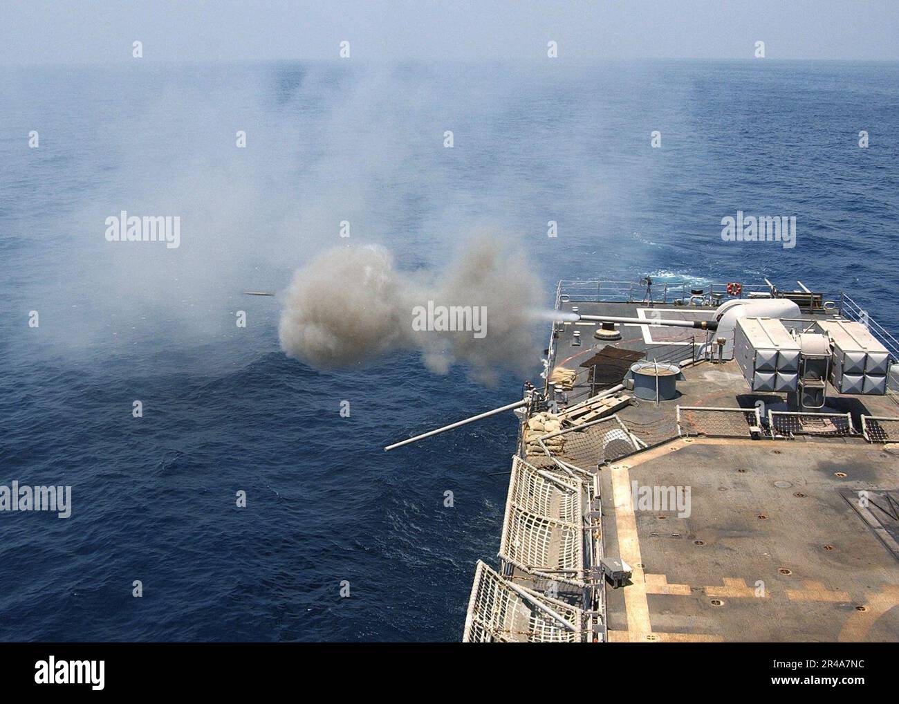 US Navy The aft 5-inch gun mount aboard destroyer USS Spruance (DD 963 ...
