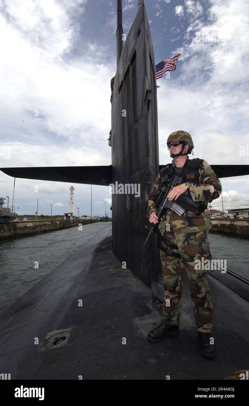 US Navy Master-at-Arms 1st Class assigned to Mobile Security Detachment ...
