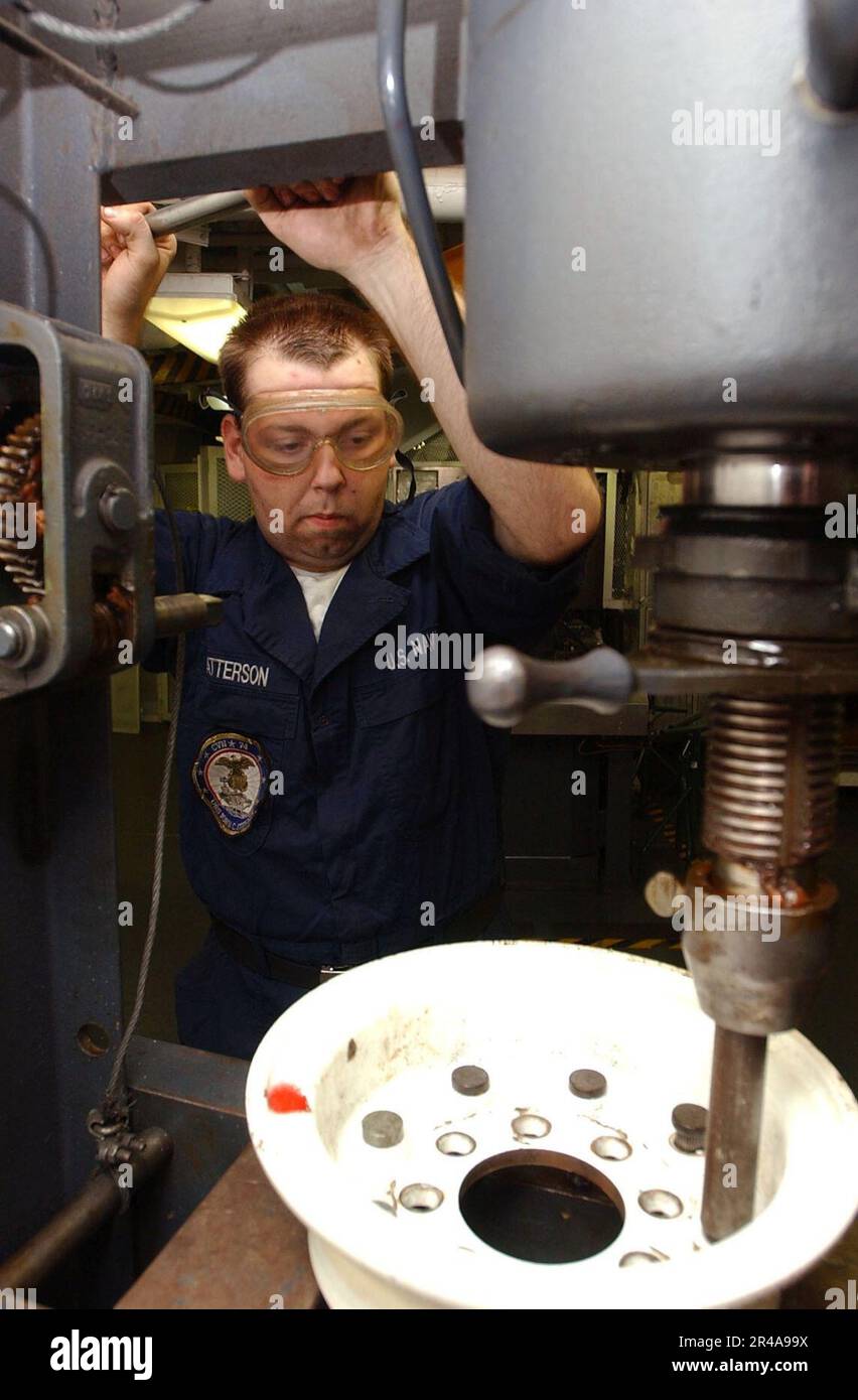 Aviation support equipment technician hi-res stock photography and ...