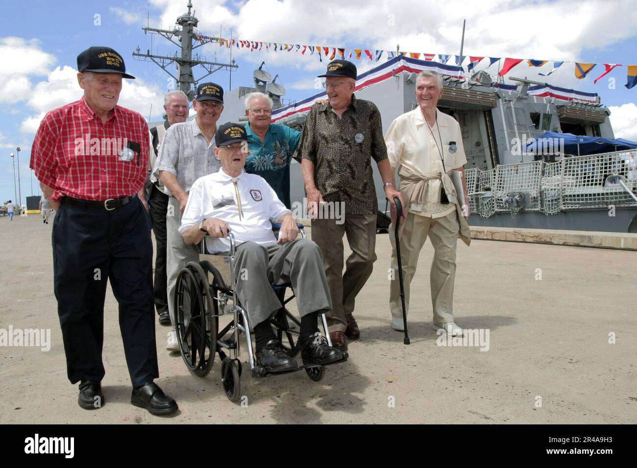 US Navy World War II veterans assigned to USS Sigsbee (DD 502) arrive ...