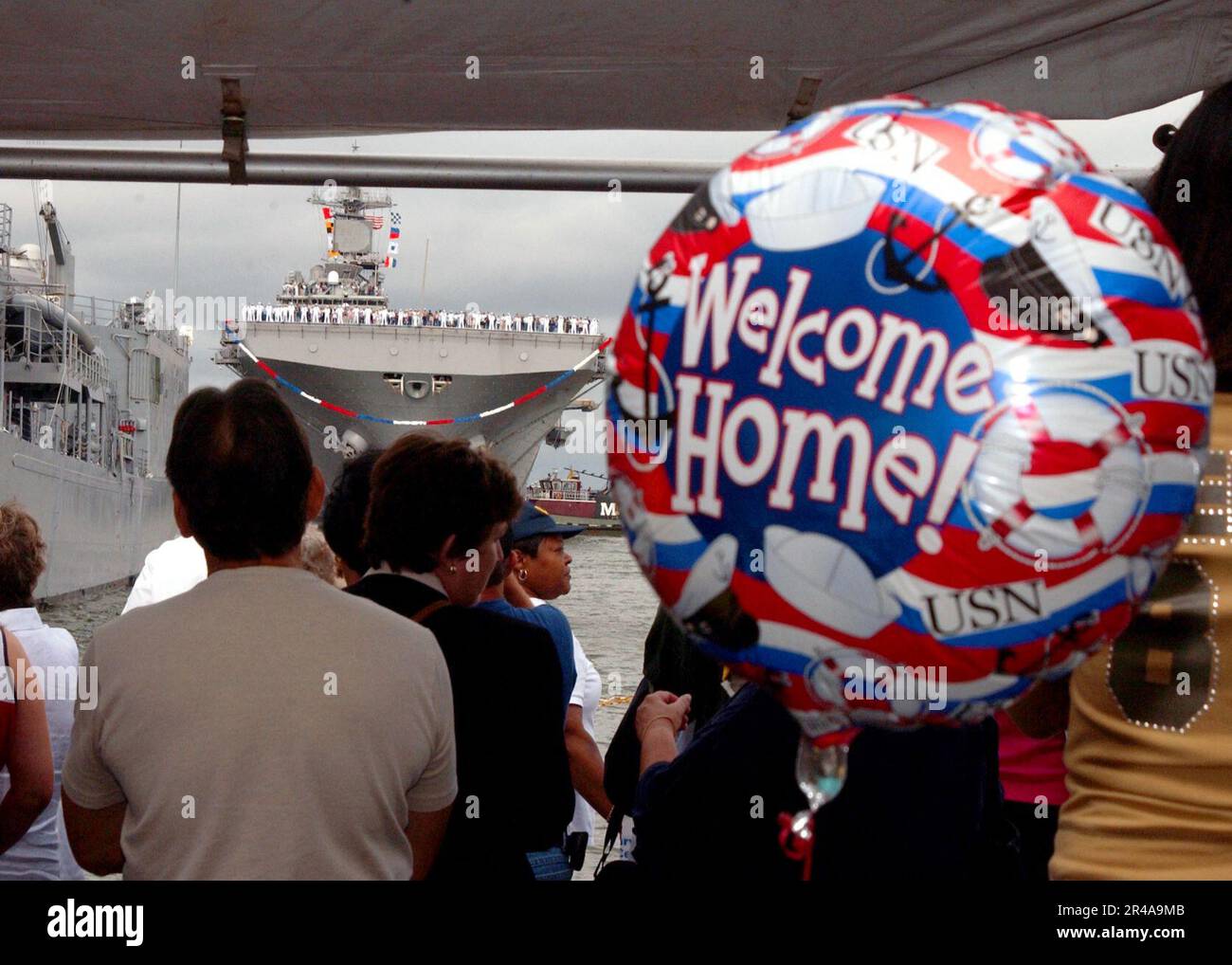 US Navy Family and friends welcome home the Wasp-class amphibious ...