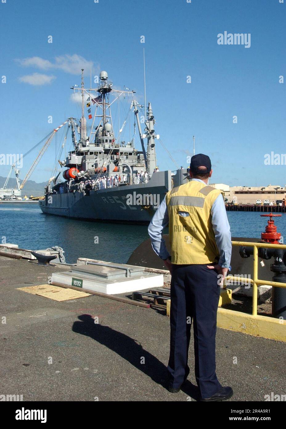 US Navy A line handler watches as the Safeguard-class rescue and ...