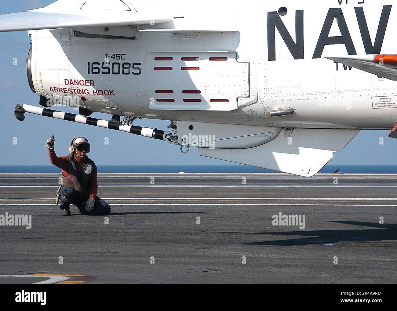 Tw thumbs up hi-res stock photography and images - Alamy