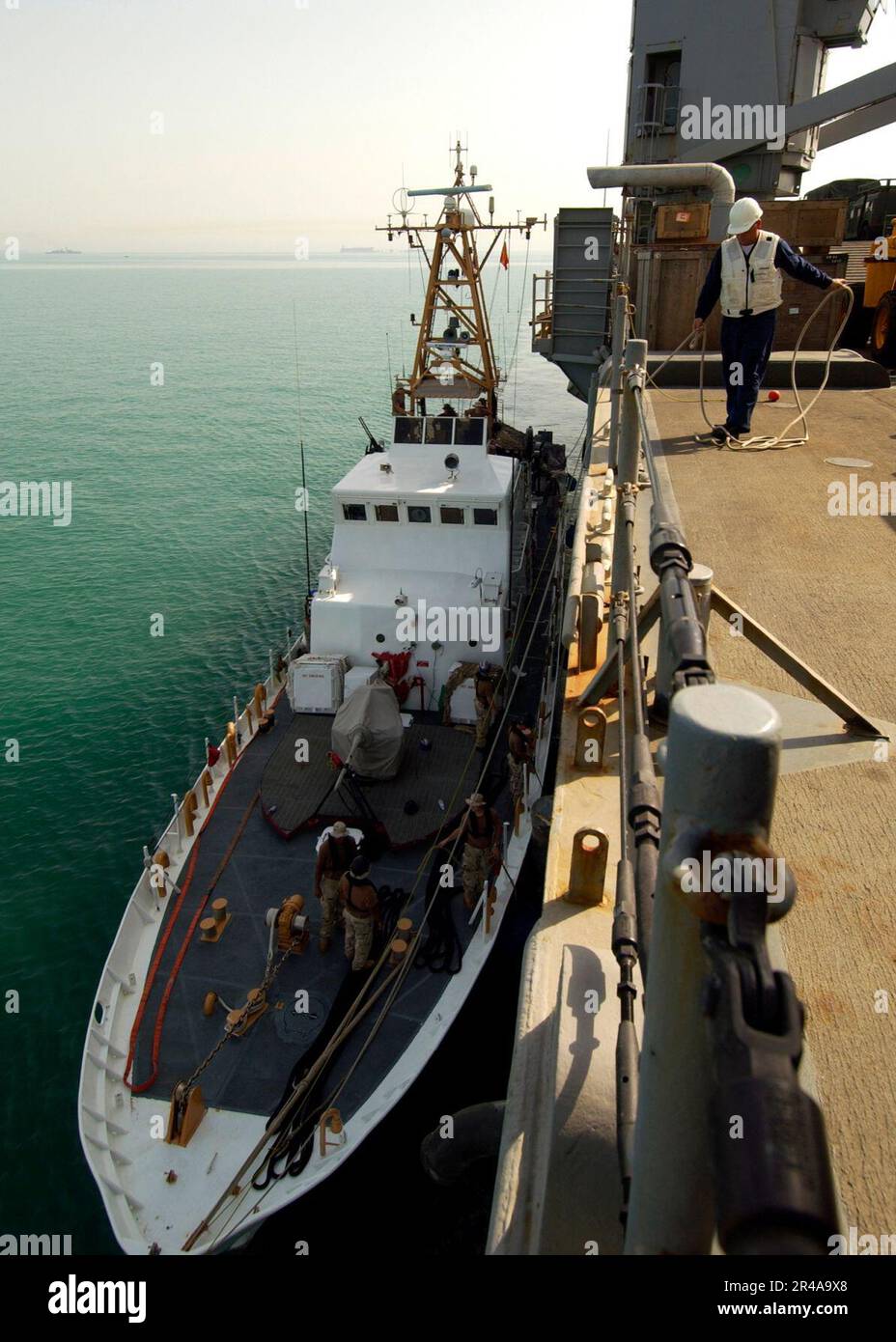 US Navy The U.S. Coast Guard Island-class Cutter Maui (WPB 1304), moors ...
