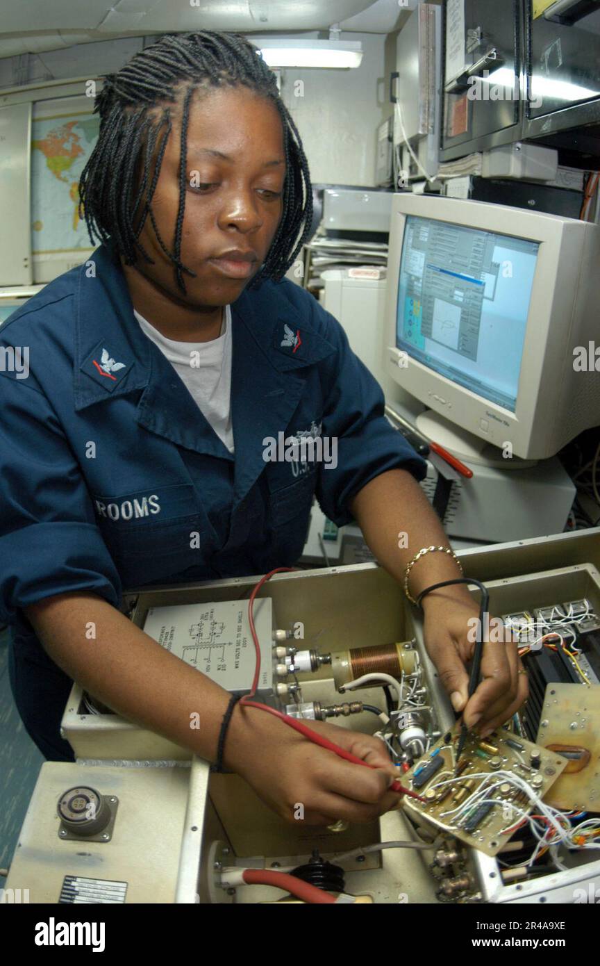 US Navy Electronics Technician Stock Photo - Alamy