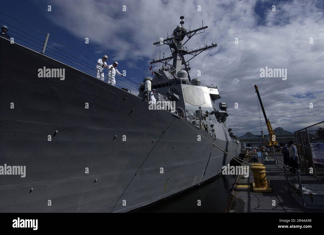US Navy The guided missile destroyer USS Fitzgerald (DDG 62) pulls into ...