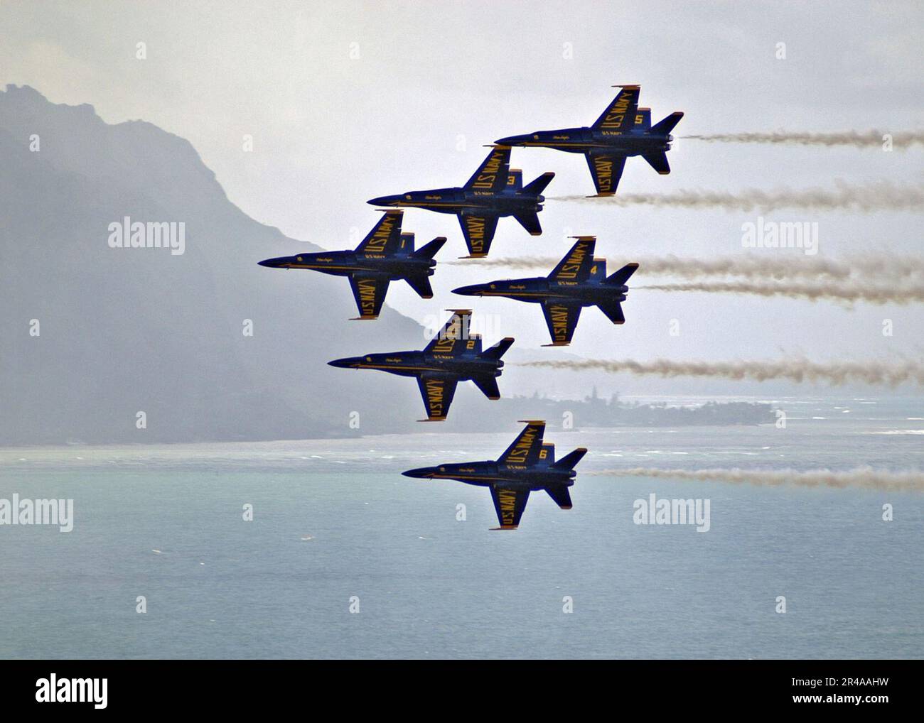US Navy The U.S. Navy's Flight Demonstration Team, Blue Angels performs ...