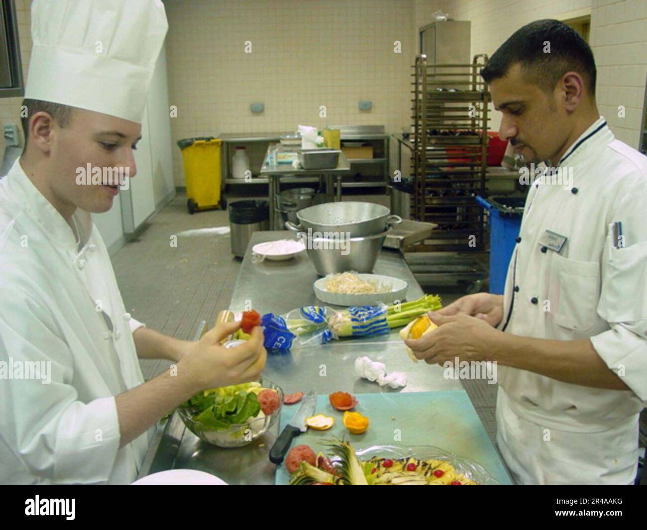 US Navy Radisson Chef instructs a Culinary Stock Photo - Alamy