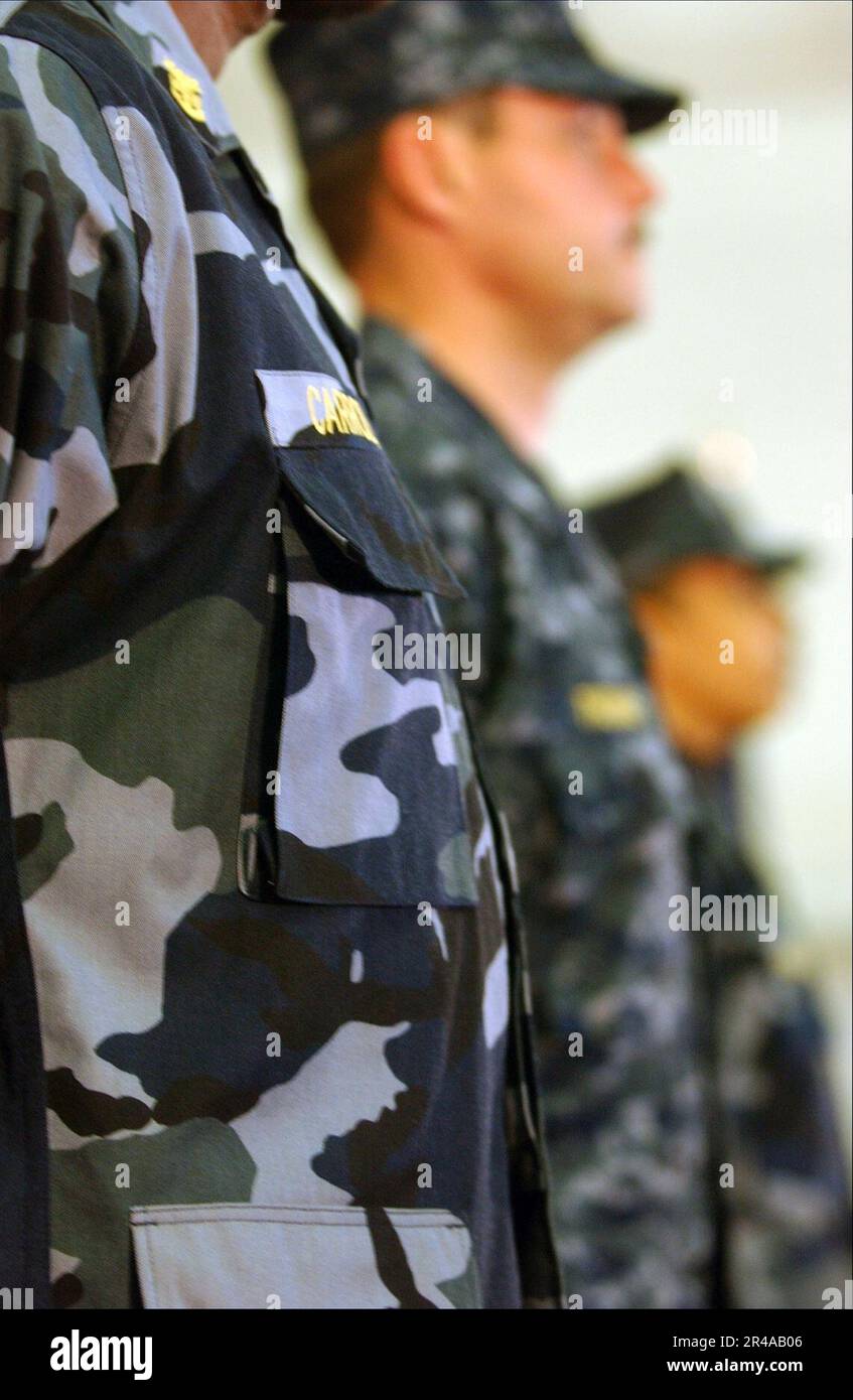 US Navy Sailors aboard the amphibious assault ship USS Iwo Jima (LHD 7 ...