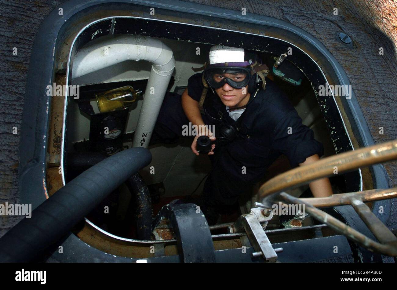 US Navy Gas Turbine System Technician Electrical Stock Photo - Alamy