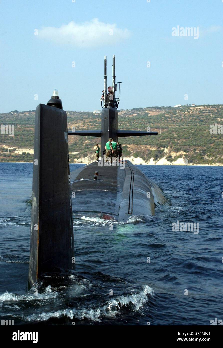 US Navy The Los Angeles-class attack submarine USS Newport News (SSN ...