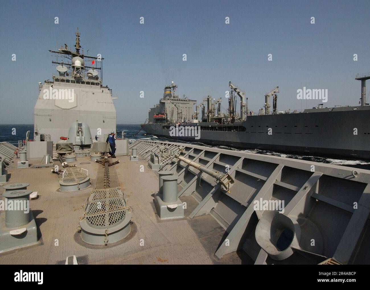 US Navy The guided missile cruiser USS Vicksburg (CG 69) receives fuel ...