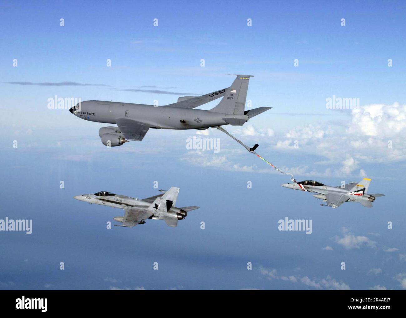 US Navy An F-A-18F Super Hornet and an F-A-18C Hornet conducts in ...