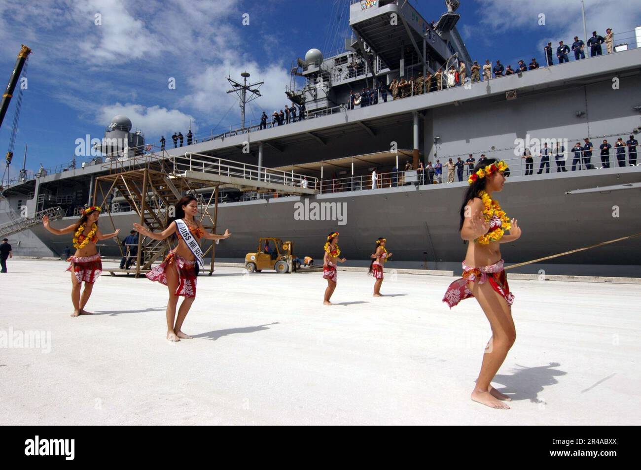 US Navy Polynesian dancers greet the officers and crew of USS Blue ...
