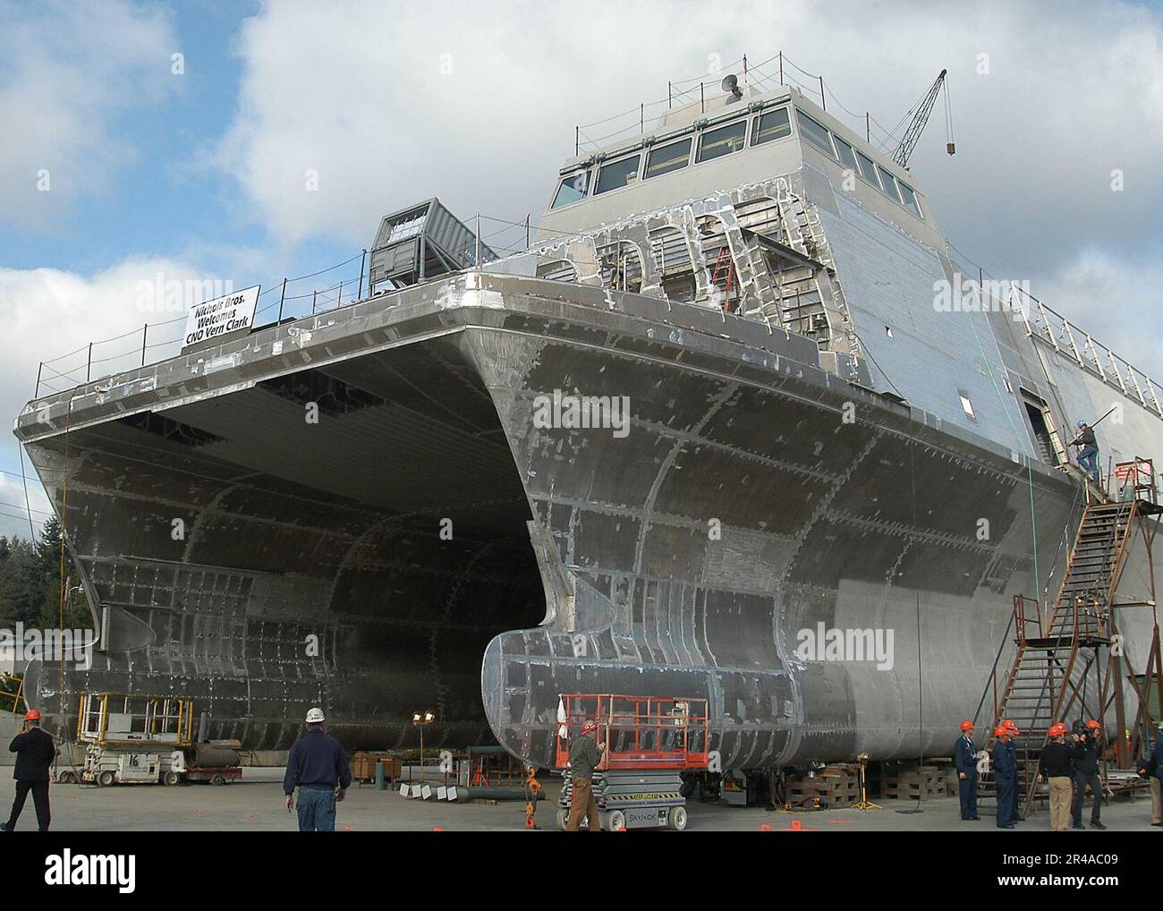 US Navy The Littoral Surface Craft-Experimental (LSC-X), under ...