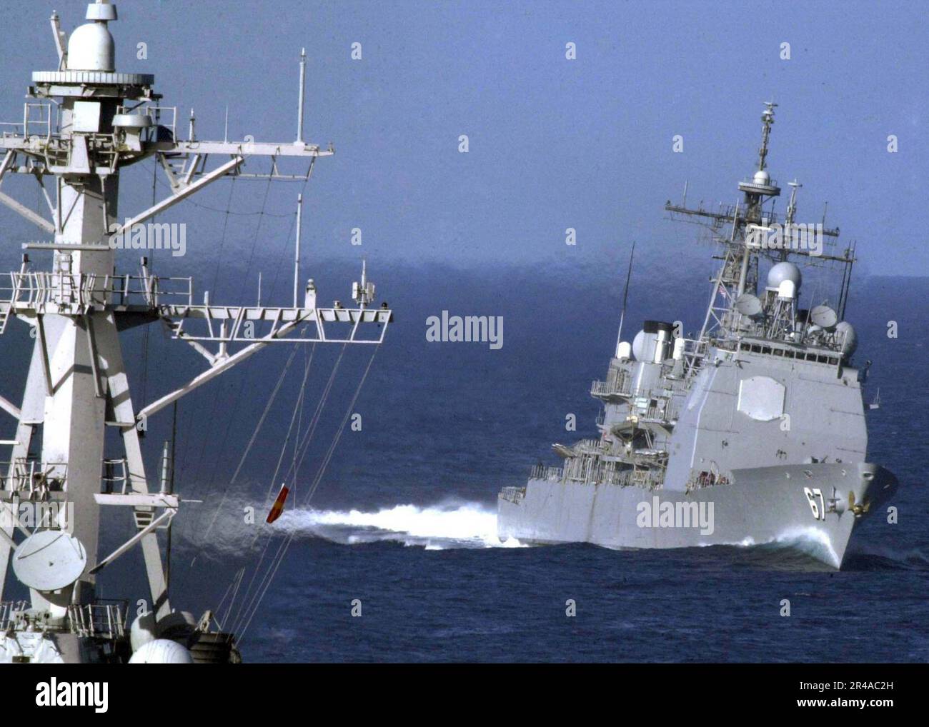 US Navy The Ticonderoga-class guided missile cruiser USS Shiloh (CG 67 ...
