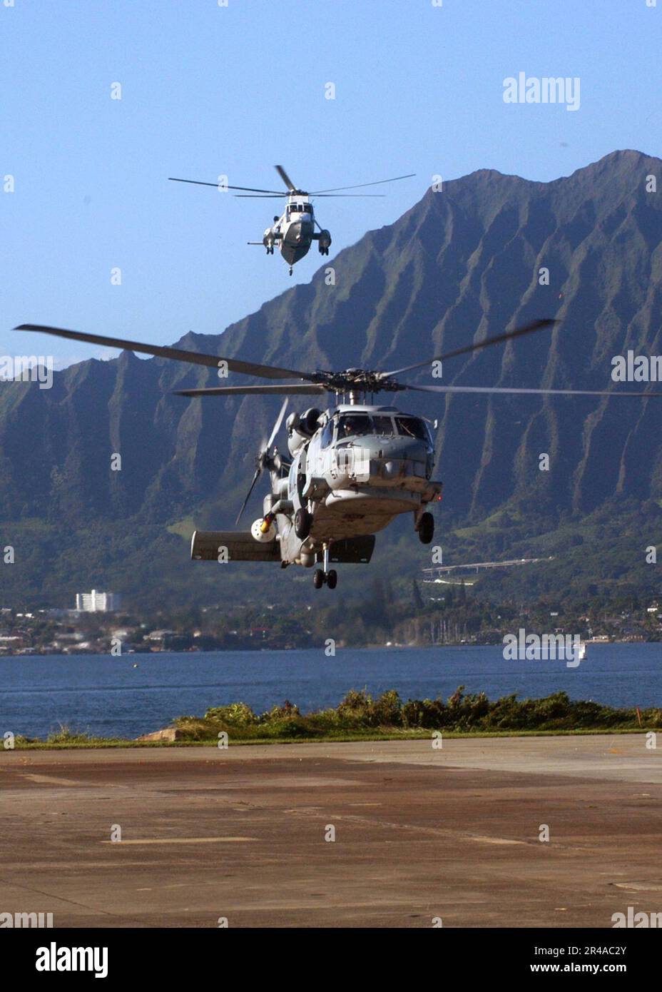US Navy An SH-60B Seahawk helicopter assigned to the Easy Riders of ...