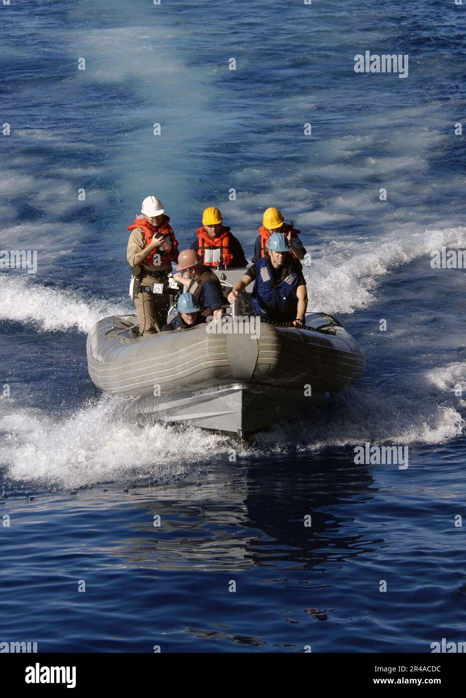 Us Navy Crew Members Return To Uss Abraham Lincoln Cvn 72 After