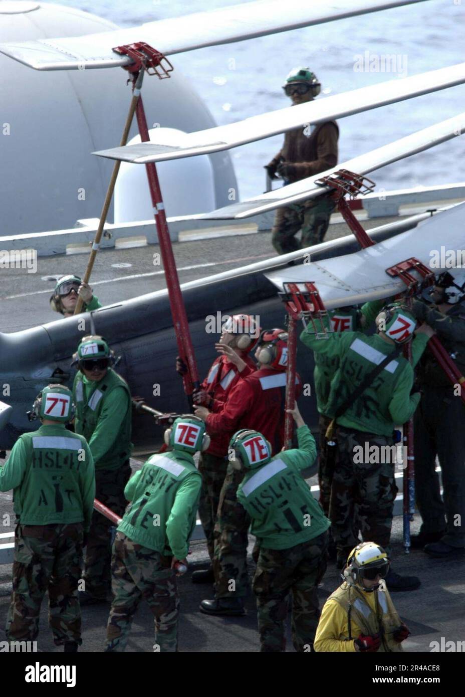 US Navy Sailors assigned to the Saberhawks of Helicopter Anti-submarine ...