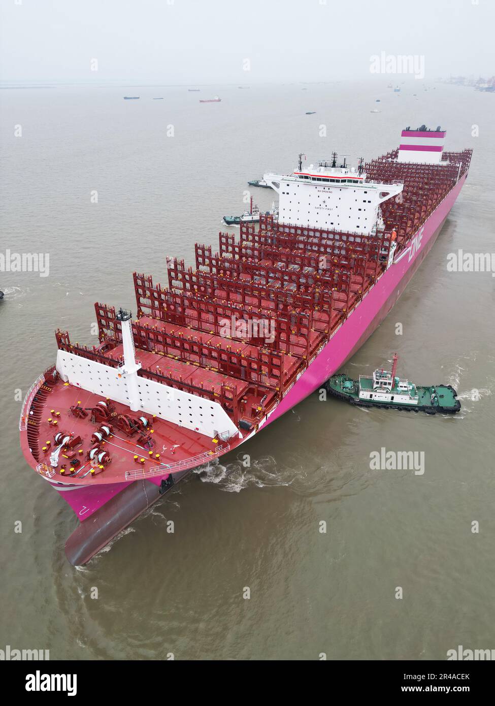 One ship hi-res stock photography and images - Alamy