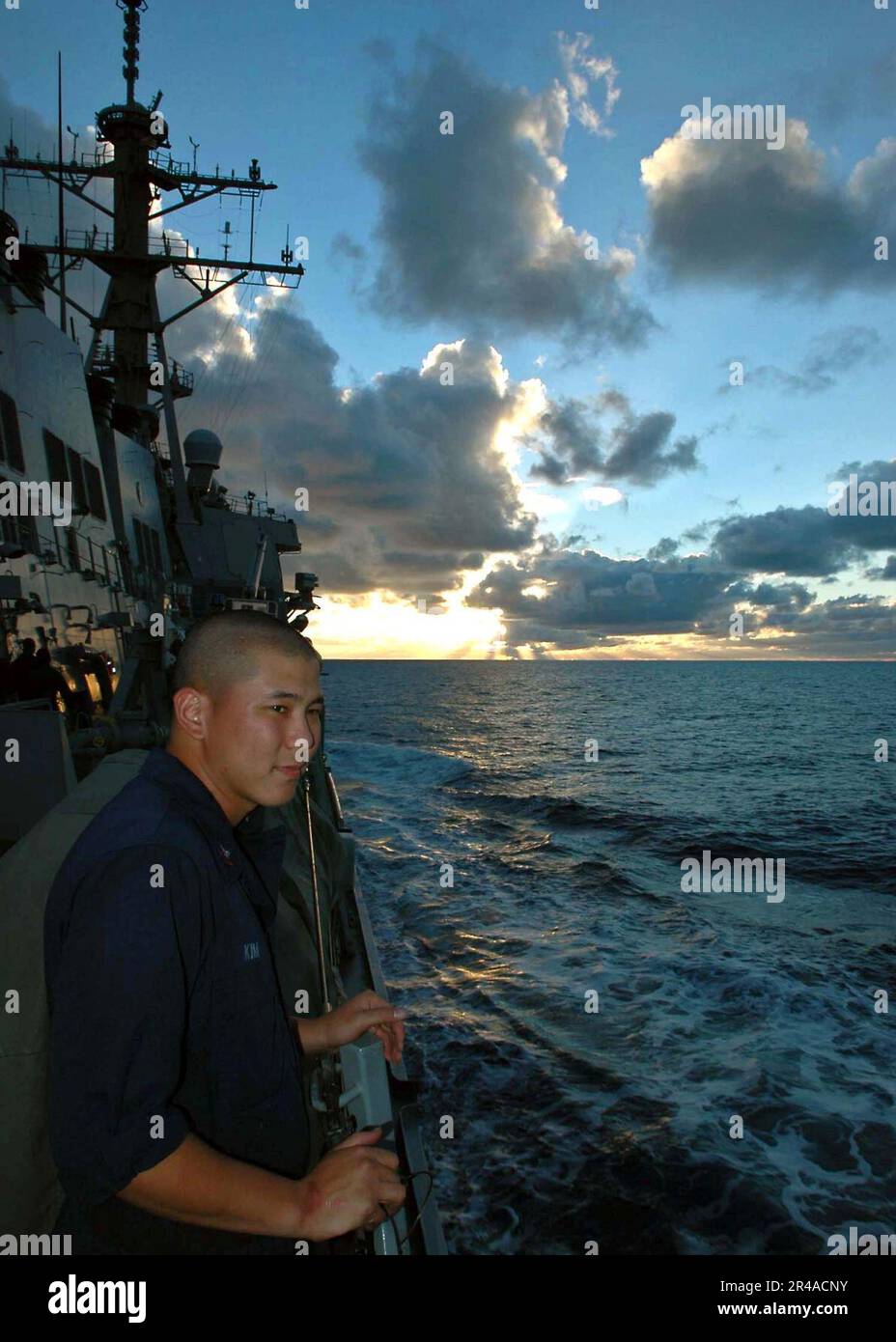 US Navy The sun sets over the guided missile destroyer USS Benfold (DDG ...