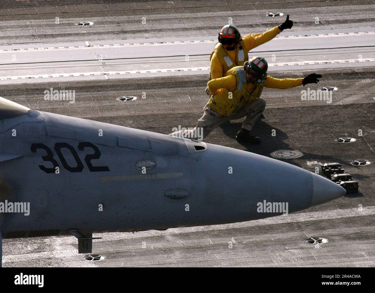 US Navy Shooters on the flight deck of USS Harry S. Truman (CVN 75 ...