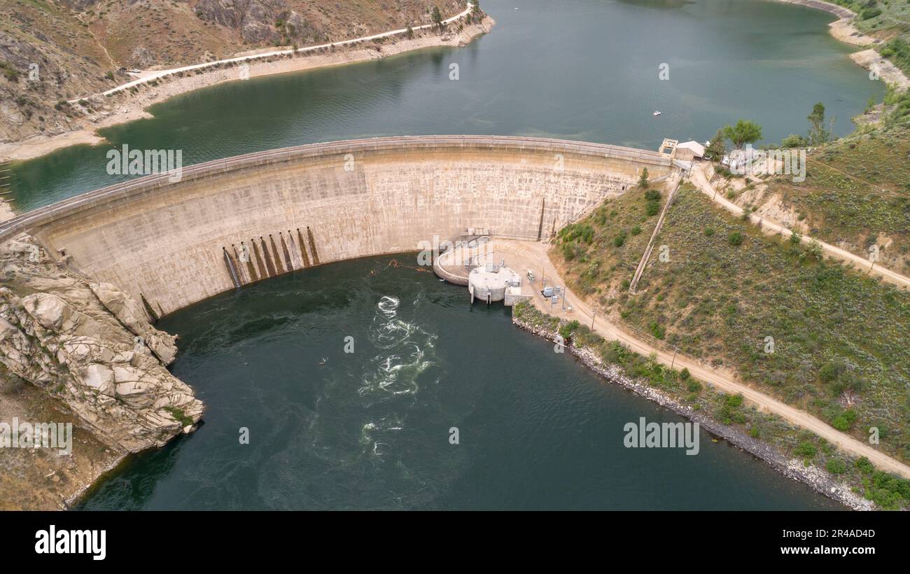 dam that is designed to store water Stock Photo - Alamy