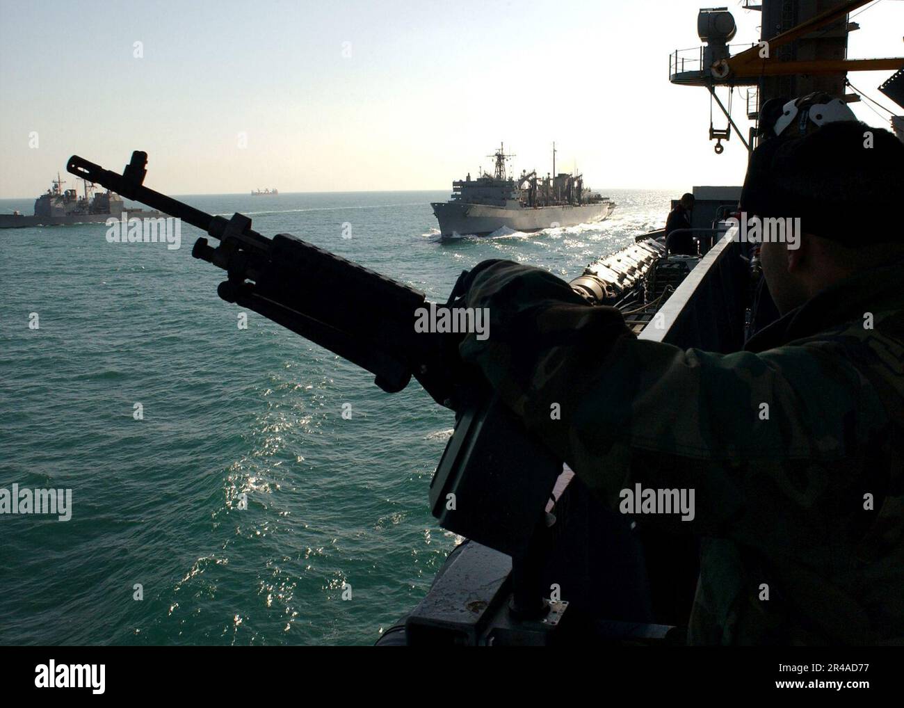 US Navy Marine Sgt. mans a M-240G machine gun Stock Photo - Alamy