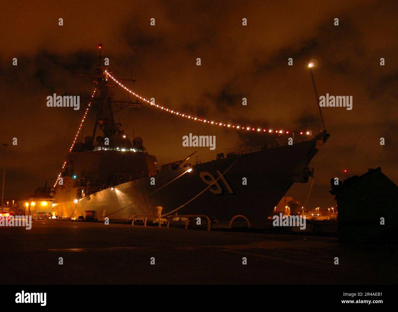 Guided missile destroyer uss pinckney ddg 91 hi-res stock photography ...