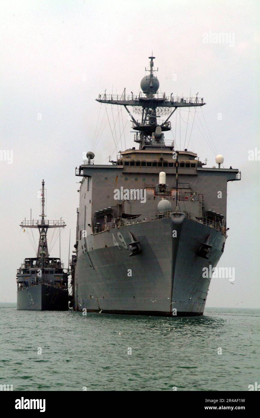 US Navy Mines countermeasure ship USS Dextrous (MCM 13) and the dock ...