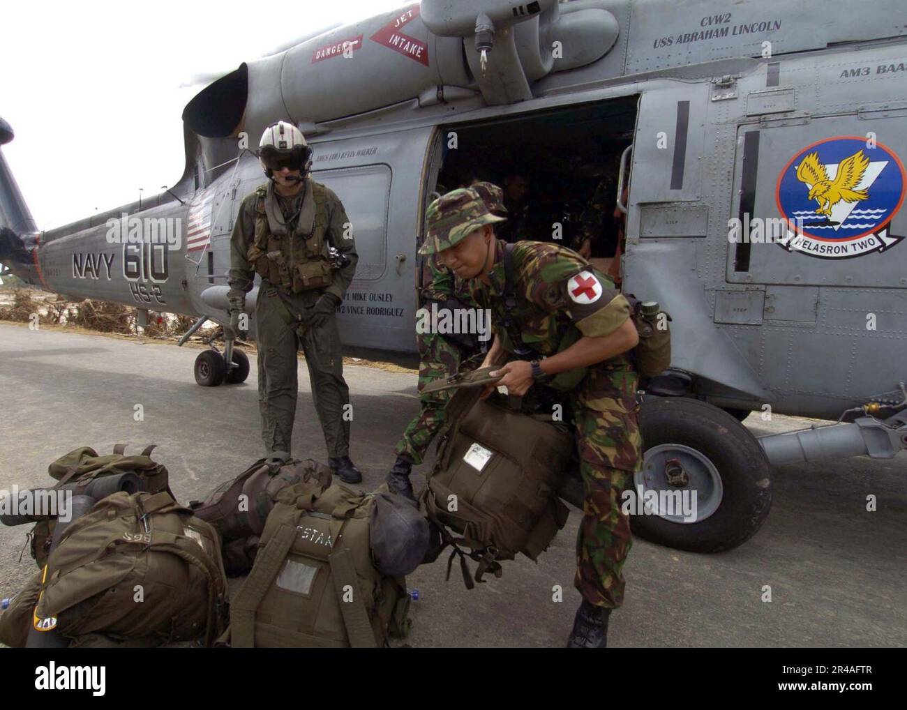 US Navy Indonesian Armed Forces disembark from an SH-60F Seahawk ...