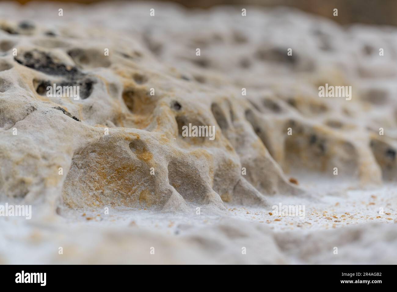 A barren desert landscape situated on the edge of a steep cliff ...