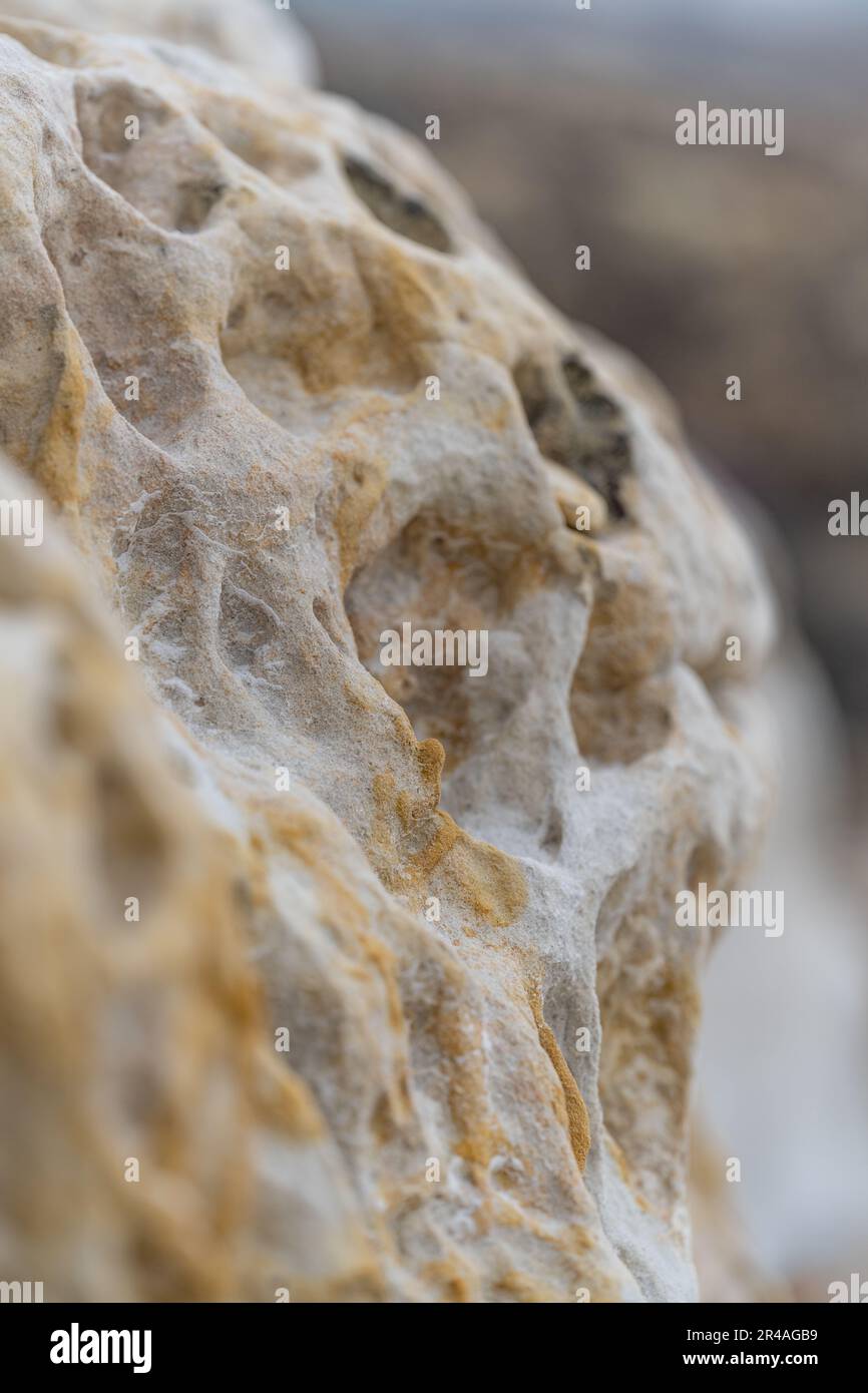 A barren desert landscape situated on the edge of a steep cliff ...