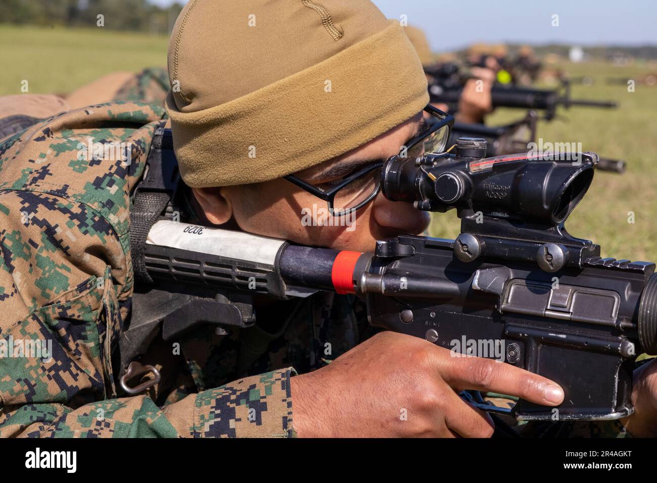 Recruits with Mike Company, 3rd Recruit Training Battalion practice dry ...