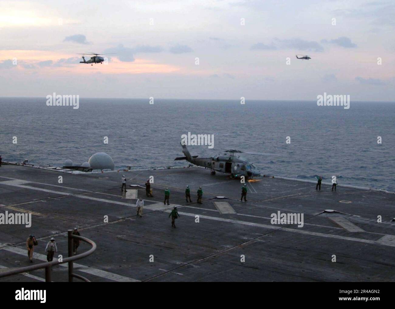 US Navy Seahawk helicopters return to USS Abraham Lincoln (CVN 72) from ...