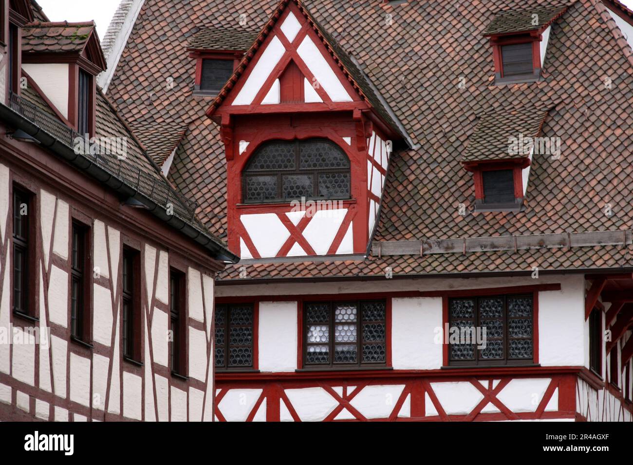 Medieval timberframe building hi-res stock photography and images - Alamy